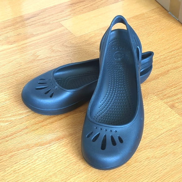 CROCS | Shoes | Crocs Black Ballet Flats Closed Toe Cutout Detail ...